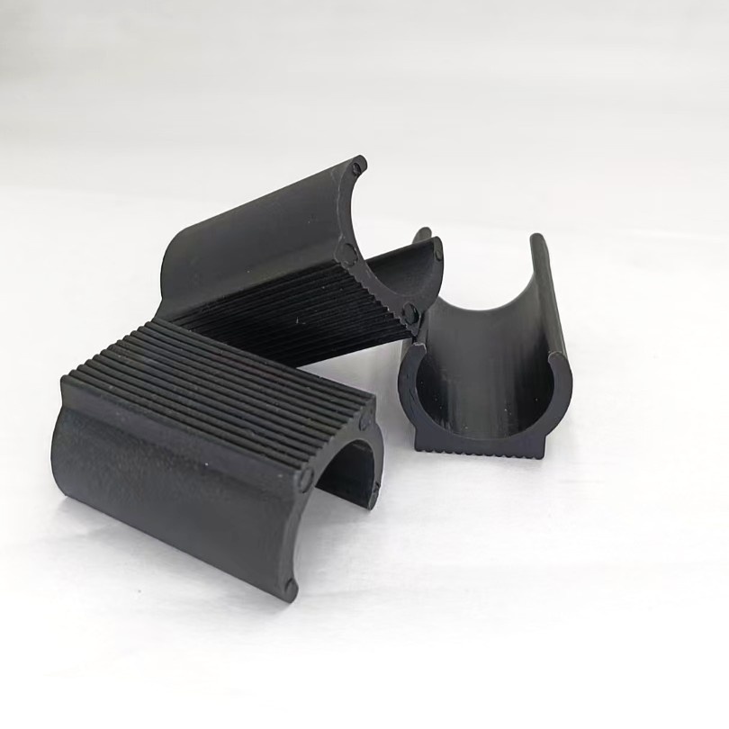 Straight-grained open pipe clamps